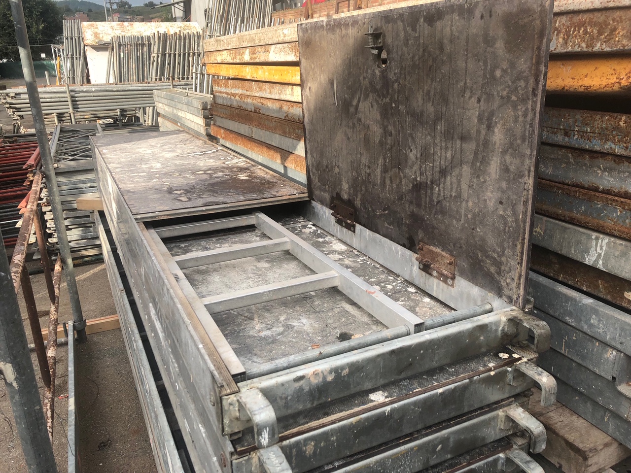 Plataforma con Trampilla y Escalera Aluminio 3 metros – ESCORPIO 2018